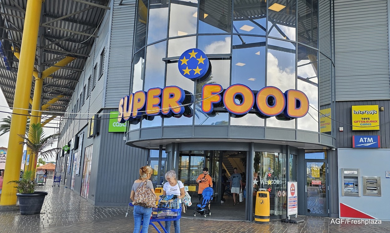 Photo reports from the fresh produce departments of supermarkets in ...