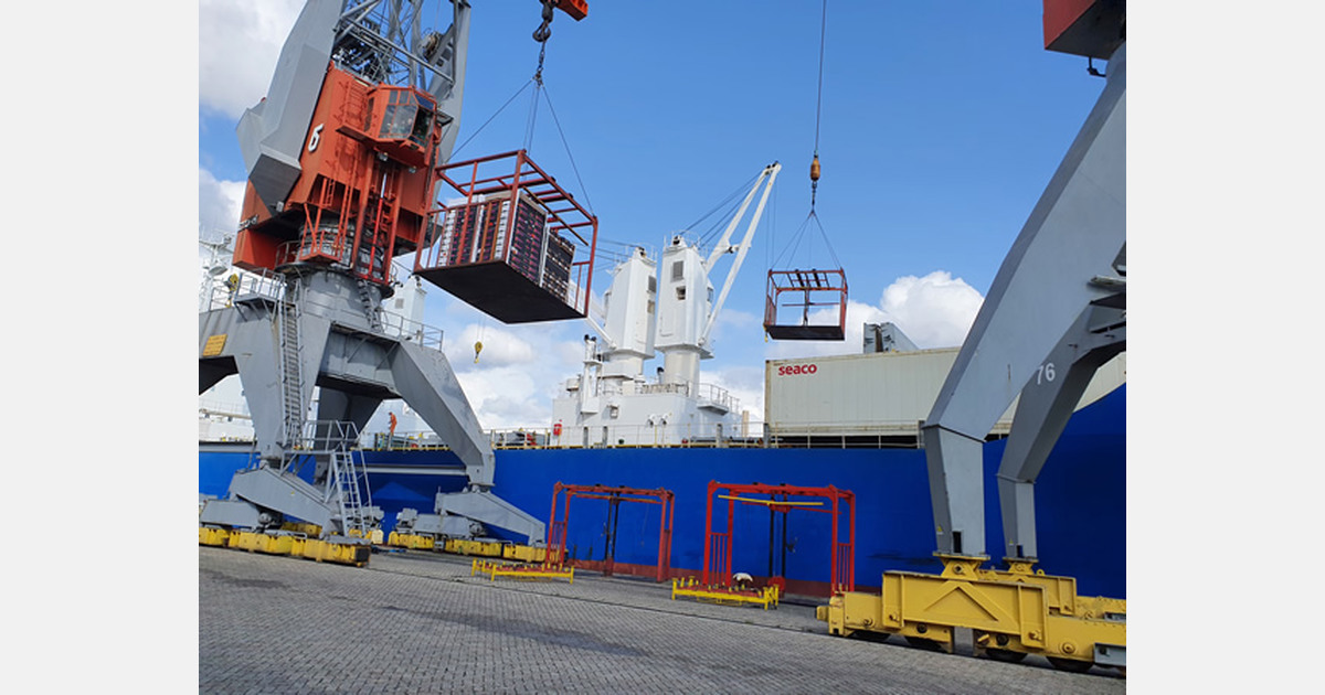 "Regular ships bringing grapes from South Africa to Rotterdam for the ...