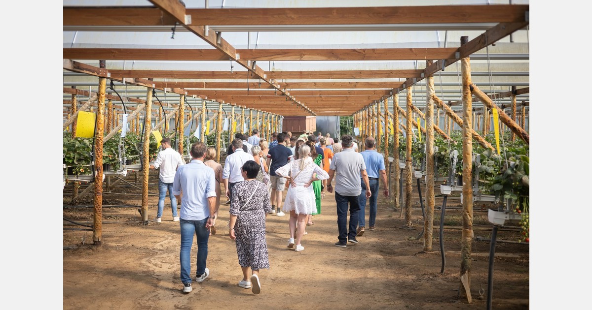 "After soft fruit training sessions' success, it's top fruit's turn"