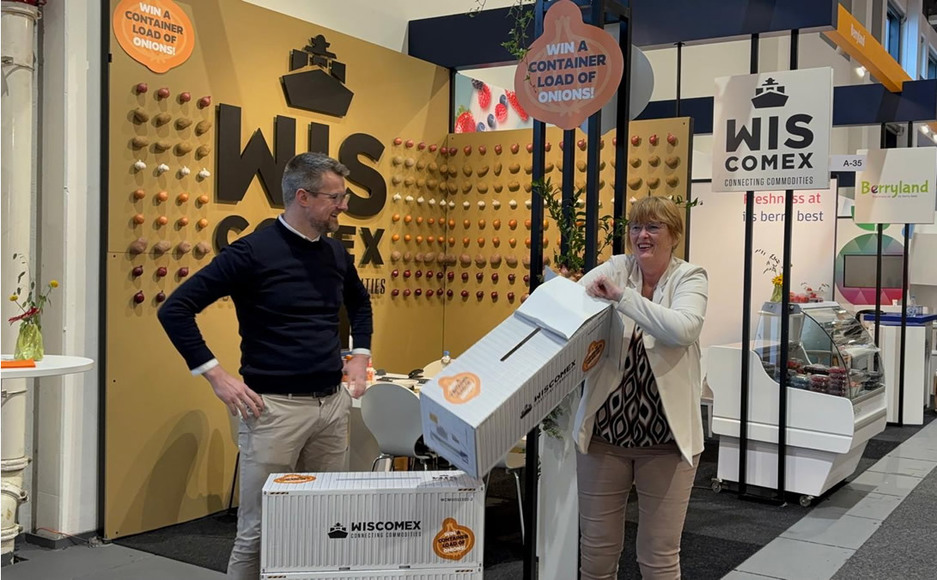 Free container of onions to Rungis market trader