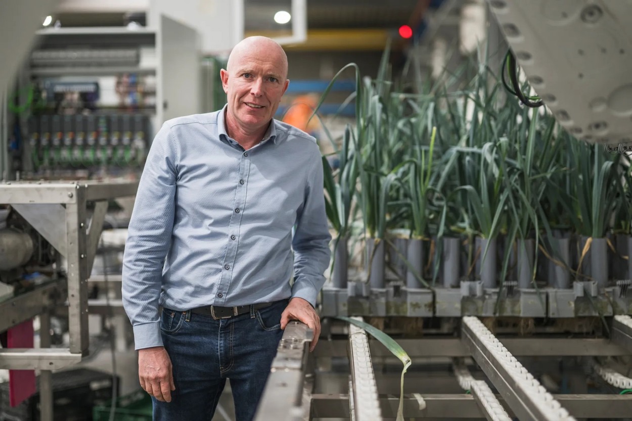 Robotics makes hydro leek production scalable