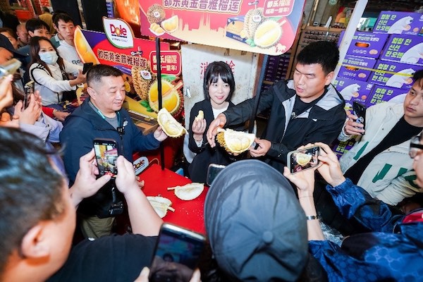 Dole China celebrates first of Philippines fresh durians by sea