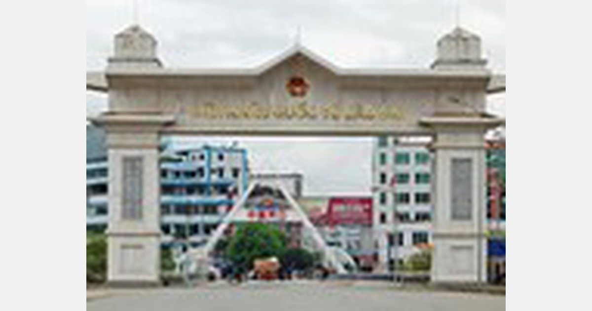 Vietnamese fruit exports via Lao Cai border gate on the up