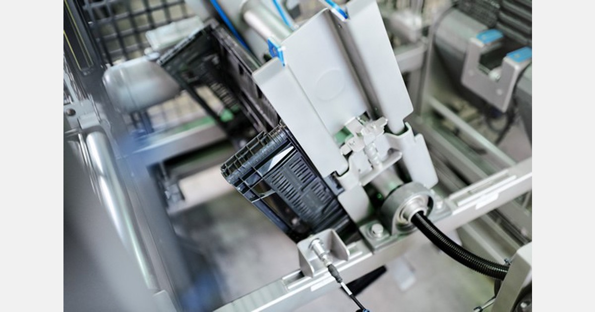 Crate erector increases efficiency for folding crate users: automatic ...