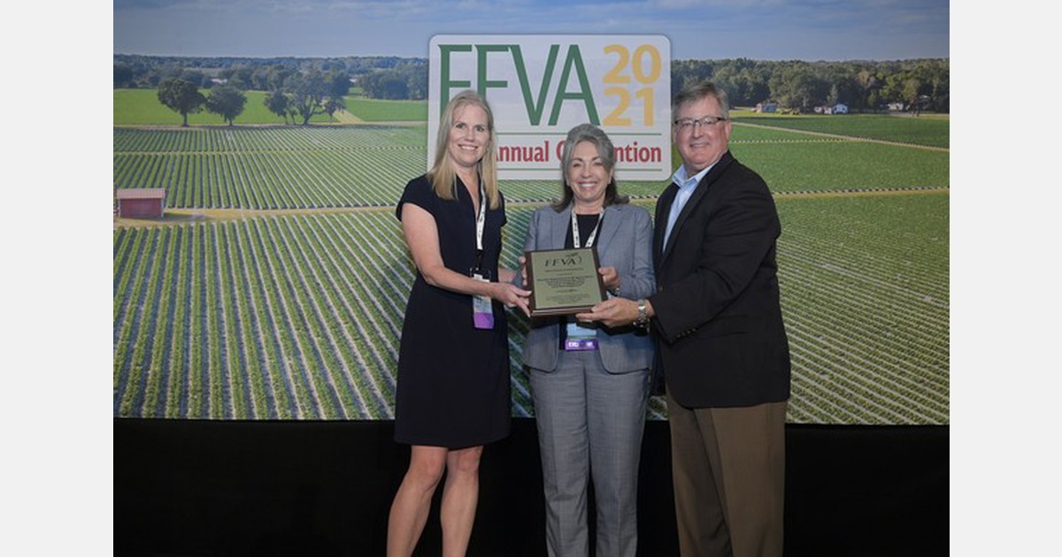 Florida Fruit & Vegetable Association presents award for helping ...