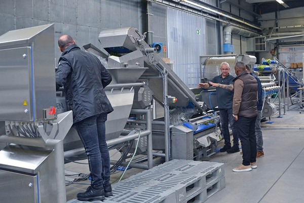"New processing line presented to the fresh-cut industry"