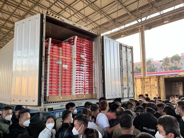 The first shipment of Chilean cherries arrived at Guangzhou Jiangnan ...