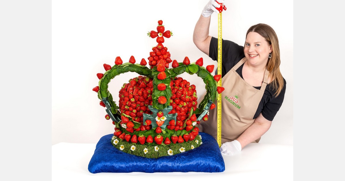 Scottish strawberry producer unveils ‘World’s Largest Strawberry Crown’