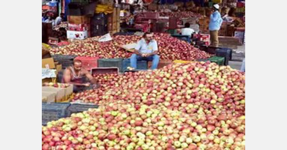 Sopore Mandi in Kashmir visited by apple traders from across India