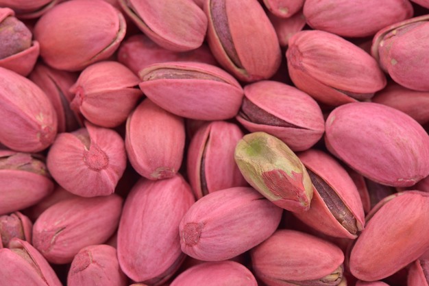 What is the story about red pistachios in the United States?