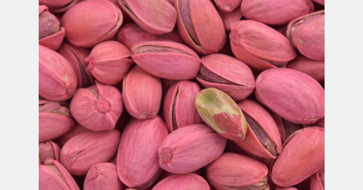 What is the story about red pistachios in the United States?