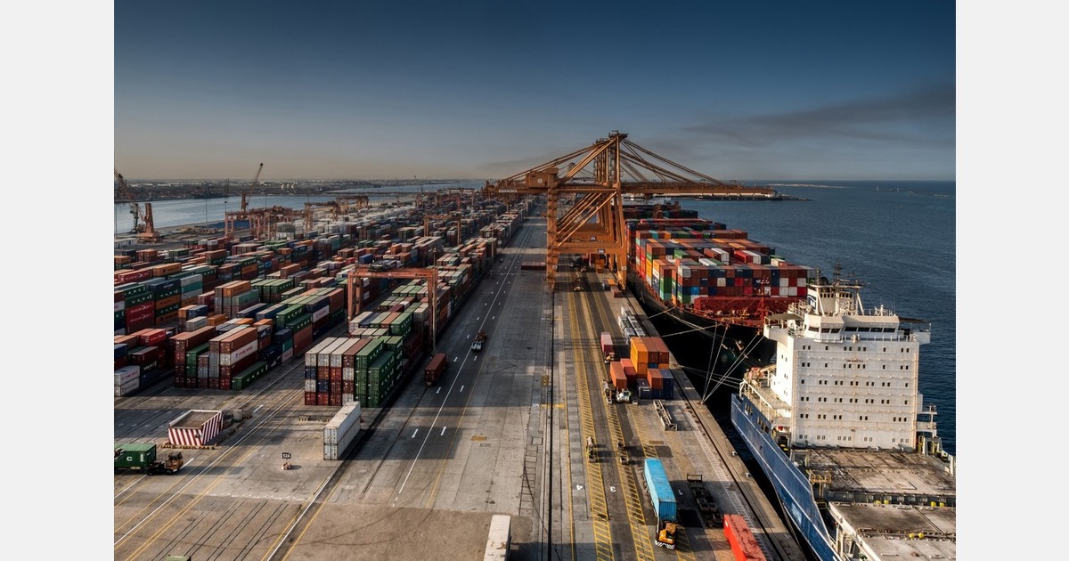 Box lines launch Red Sea services despite Houthi risks