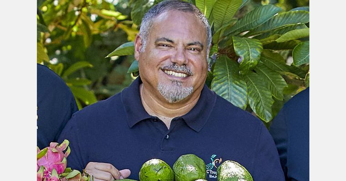 Carlos Capote celebrates 40-year anniversary with J&C Tropicals