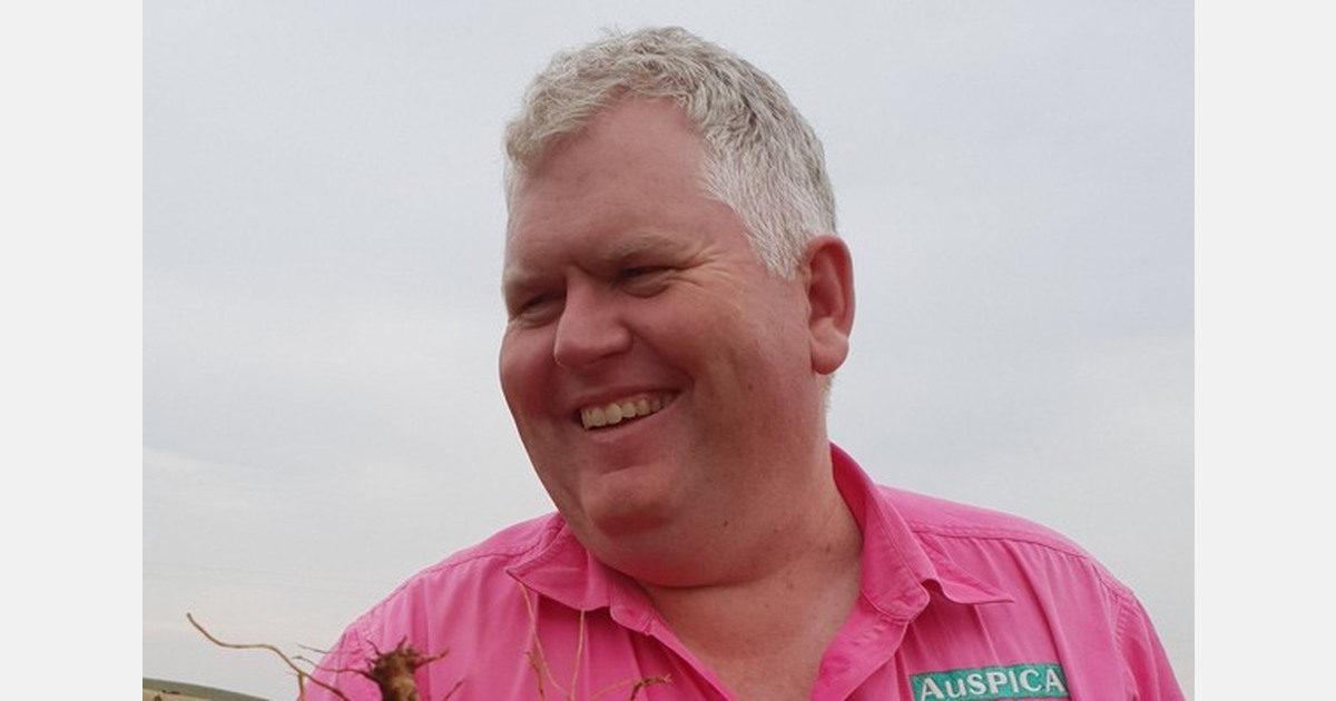 Dr Nigel Crump awarded Ross Trimboli Award