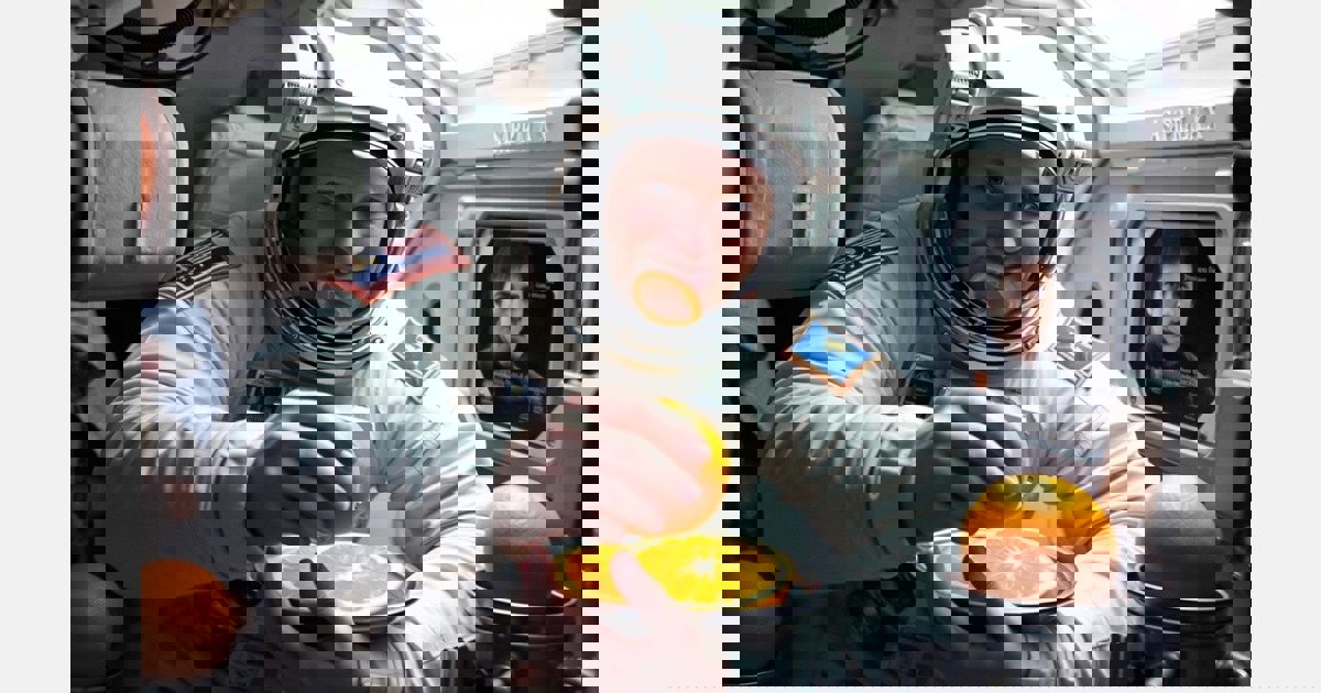 NASA astronaut shares clip of eating fresh fruit in space