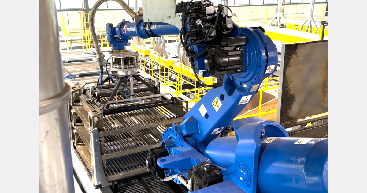 “The robot takes mere minutes to switch and clean onion tipper’s sieves”