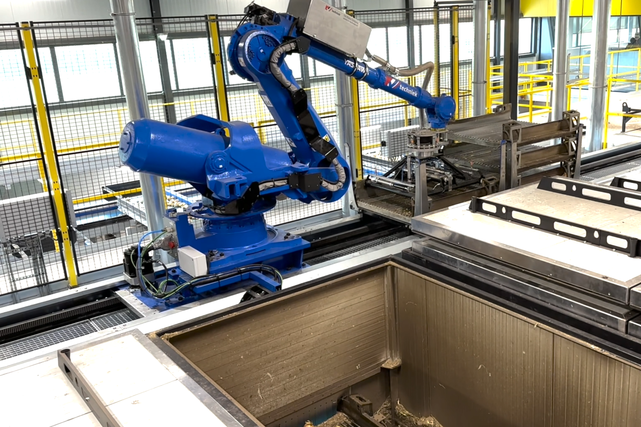 “The robot takes mere minutes to switch and clean onion tipper’s sieves”