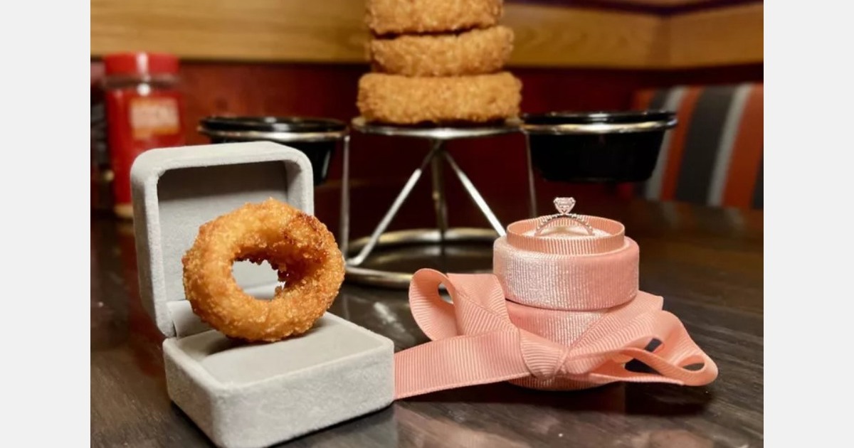 Red Robin's Valentine's Day onion ring proposal contest