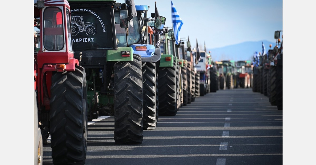 More tractor camps being set by Greek farmers