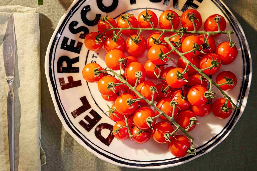 Greenhouse tomato demand expected to pick up with warmer temperatures