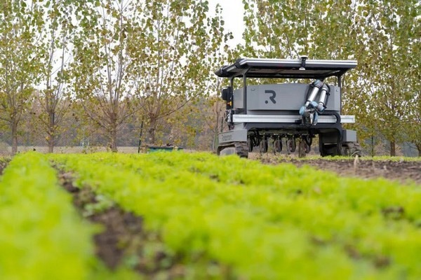 Czech robot targets autonomous row crop farming