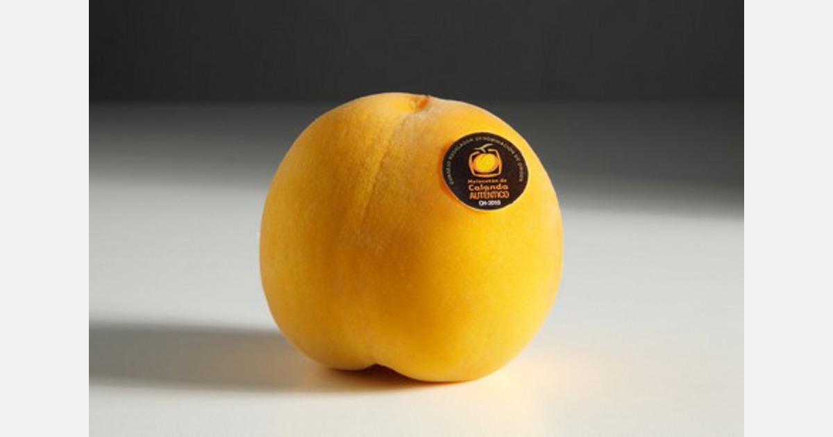 "The Asian market demands Spanish peaches"