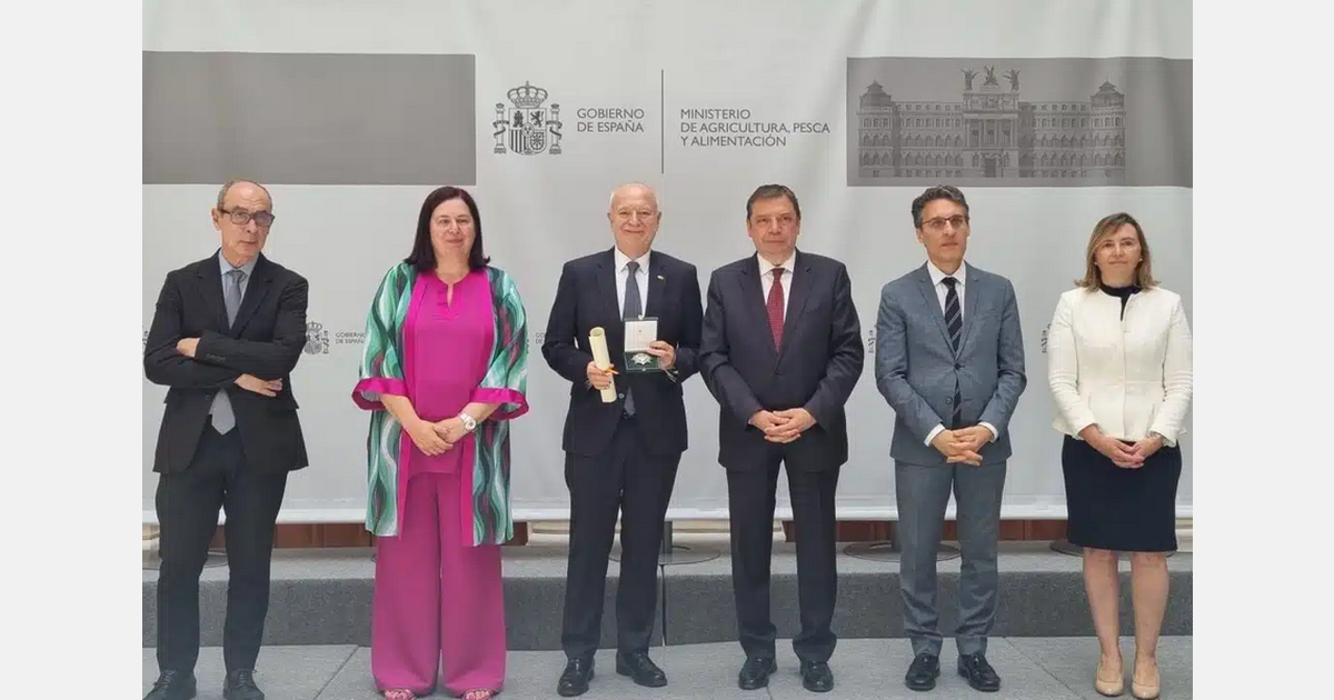 Joan Mir, CEO of Anecoop, receives the Order of Agrarian Merit