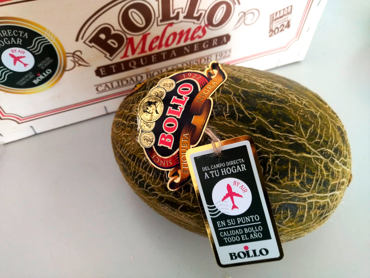 Bollo Natural Fruit, the first company to market "melons by plane"