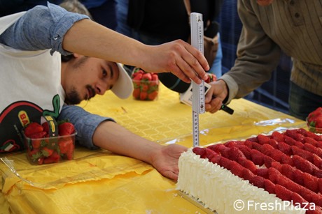 Italy: Guinness World Record for the longest strawberry cake