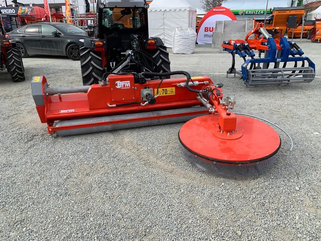 Lawn mower with integrated mulcher and trimmer for better management of ...