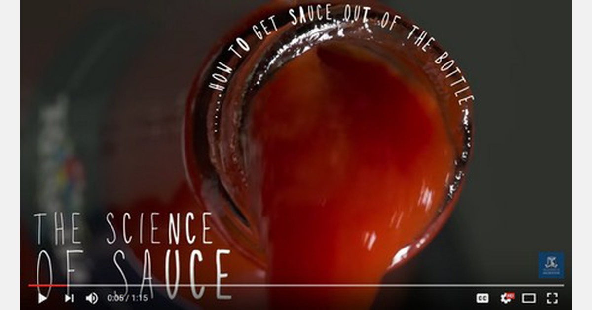 How to pour tomato sauce