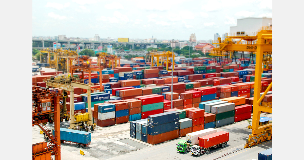 Drewry’s World Container Index decreased 4% to $3,349 per 40ft ...