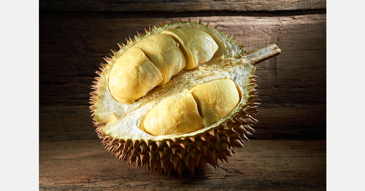 The durian market is experiencing a rapid decline in prices