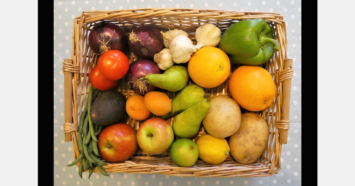 Fresh produce and nuts lead EU food safety alerts in 2024