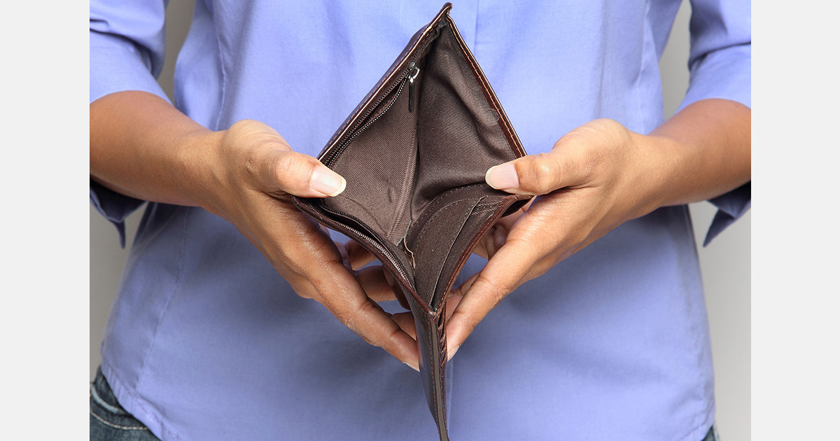 Zimbabwe's approach to stabilize its gold-backed currency