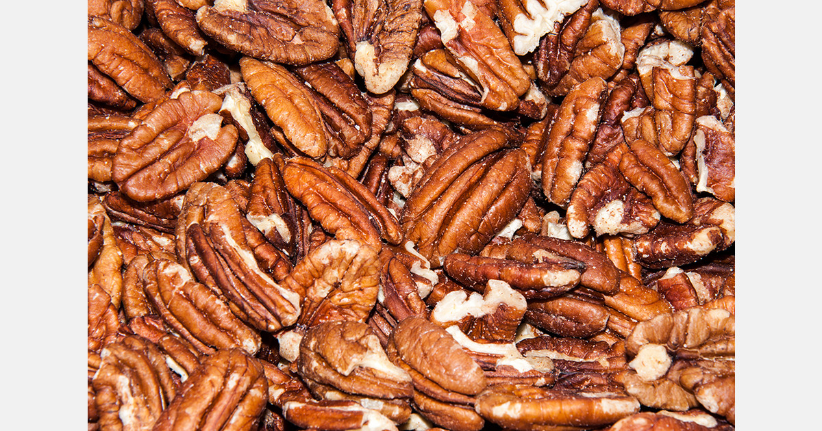 Oklahoma pecan growers face low prices despite large crop